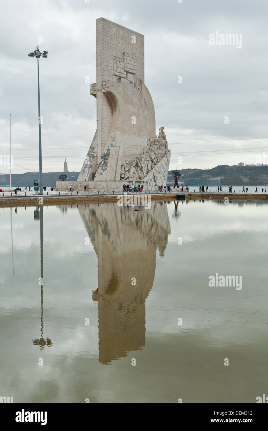 Monumento a los descubridores immagini e fotografie stock ad alta ...