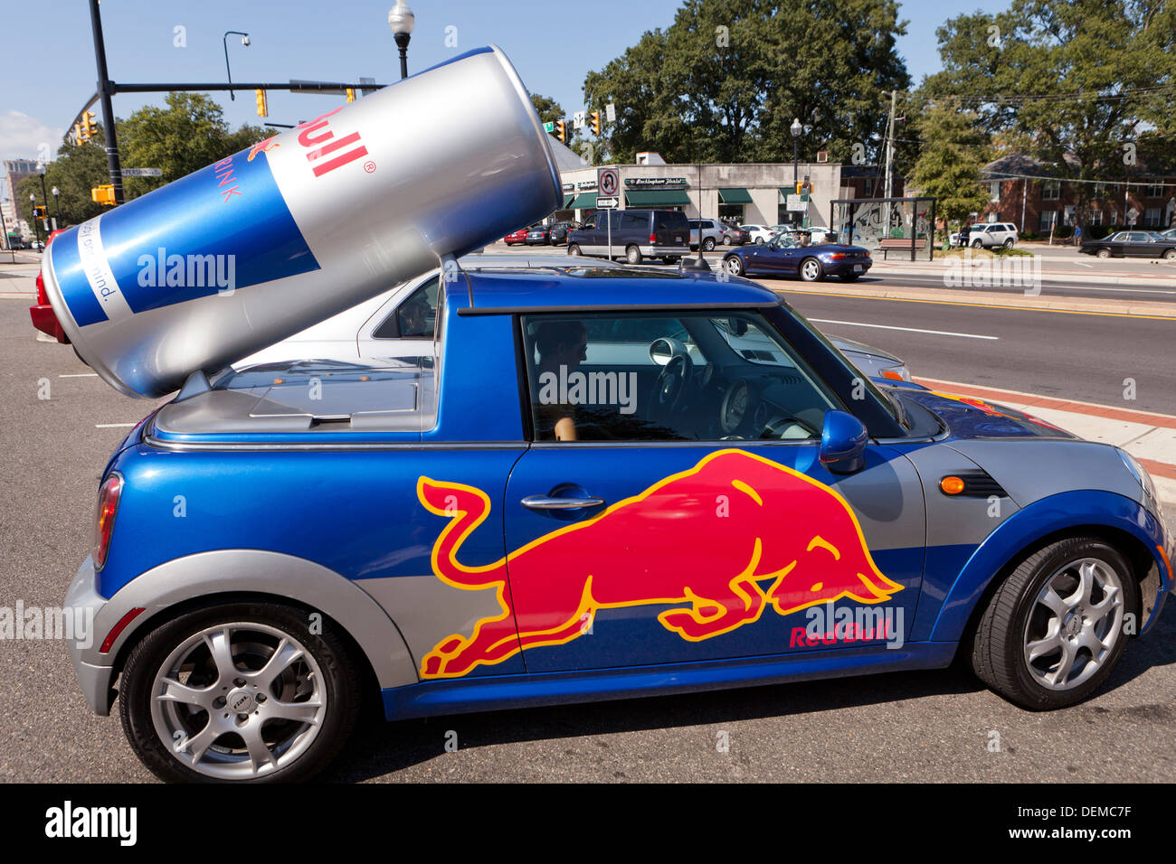 Red bull mini car immagini e fotografie stock ad alta risoluzione - Alamy
