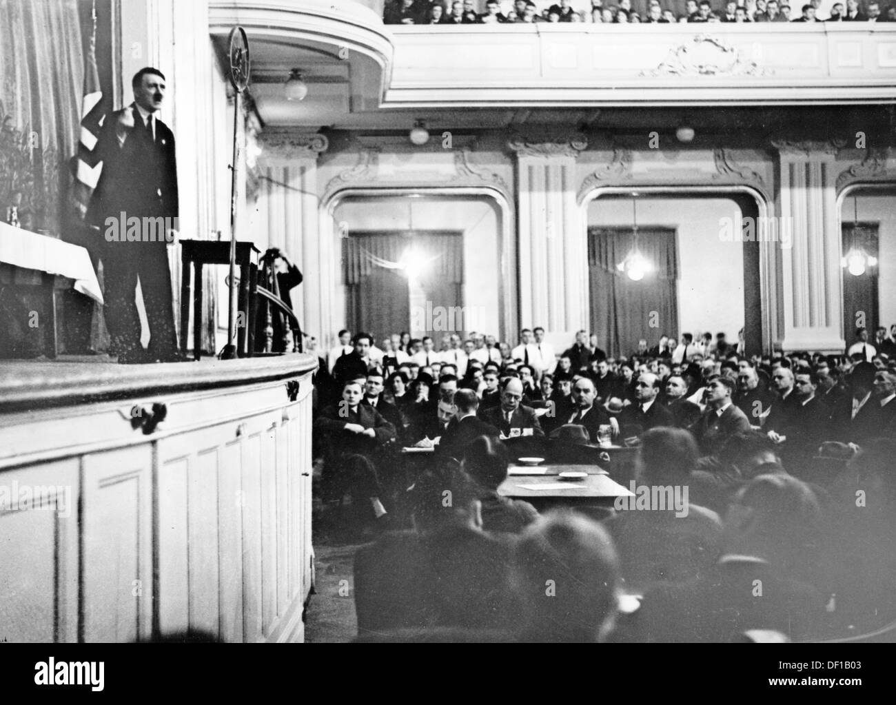 Nazista hitler jugend 1930 germania nazista gioventù hitleriana ...