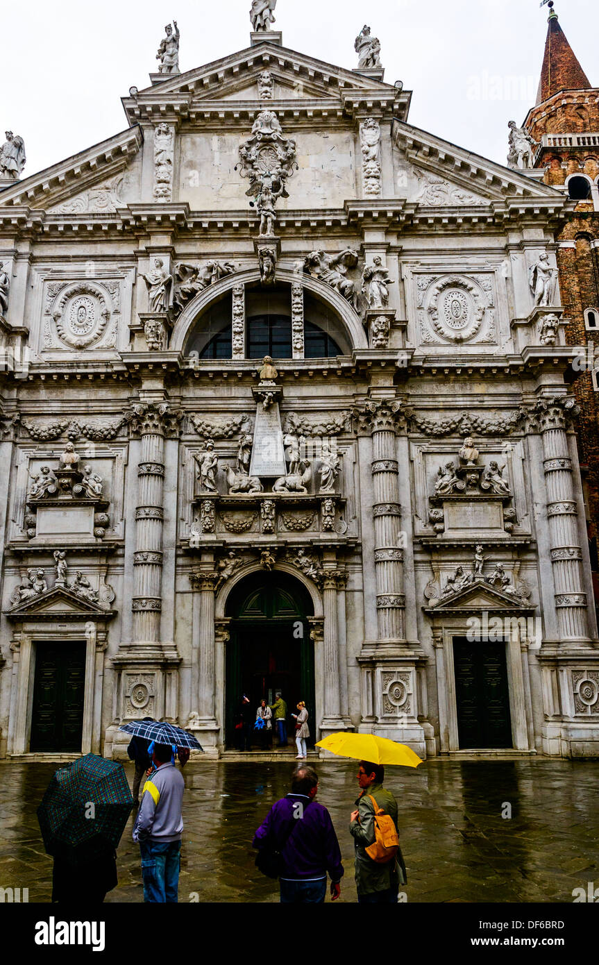 La facciata della chiesa di San Moisè, un suggestivo esempio di barocco ...