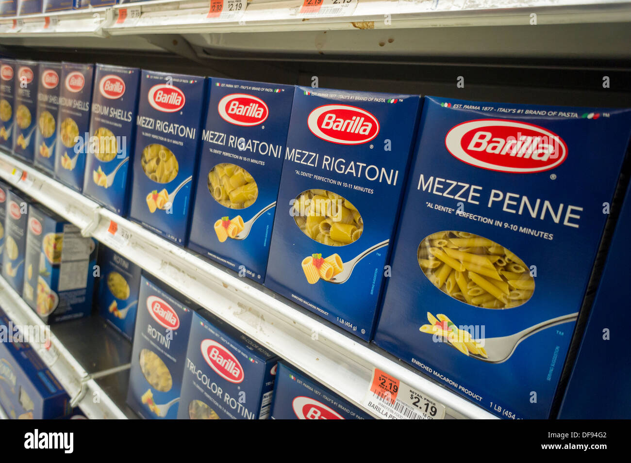 Supermarket pasta immagini e fotografie stock ad alta risoluzione - Alamy