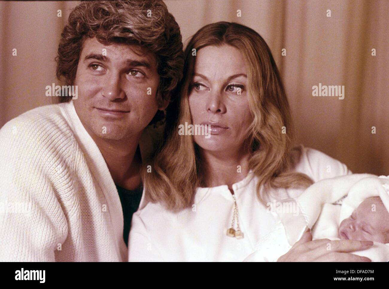 MICHAEL LANDON con moglie Lynn e figlia Shawna Leigh Landon 1971.w8730a ...