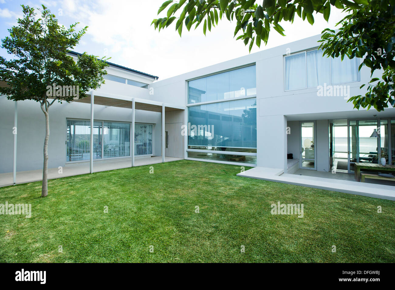 Esterno di casa moderna immagini e fotografie stock ad alta risoluzione ...