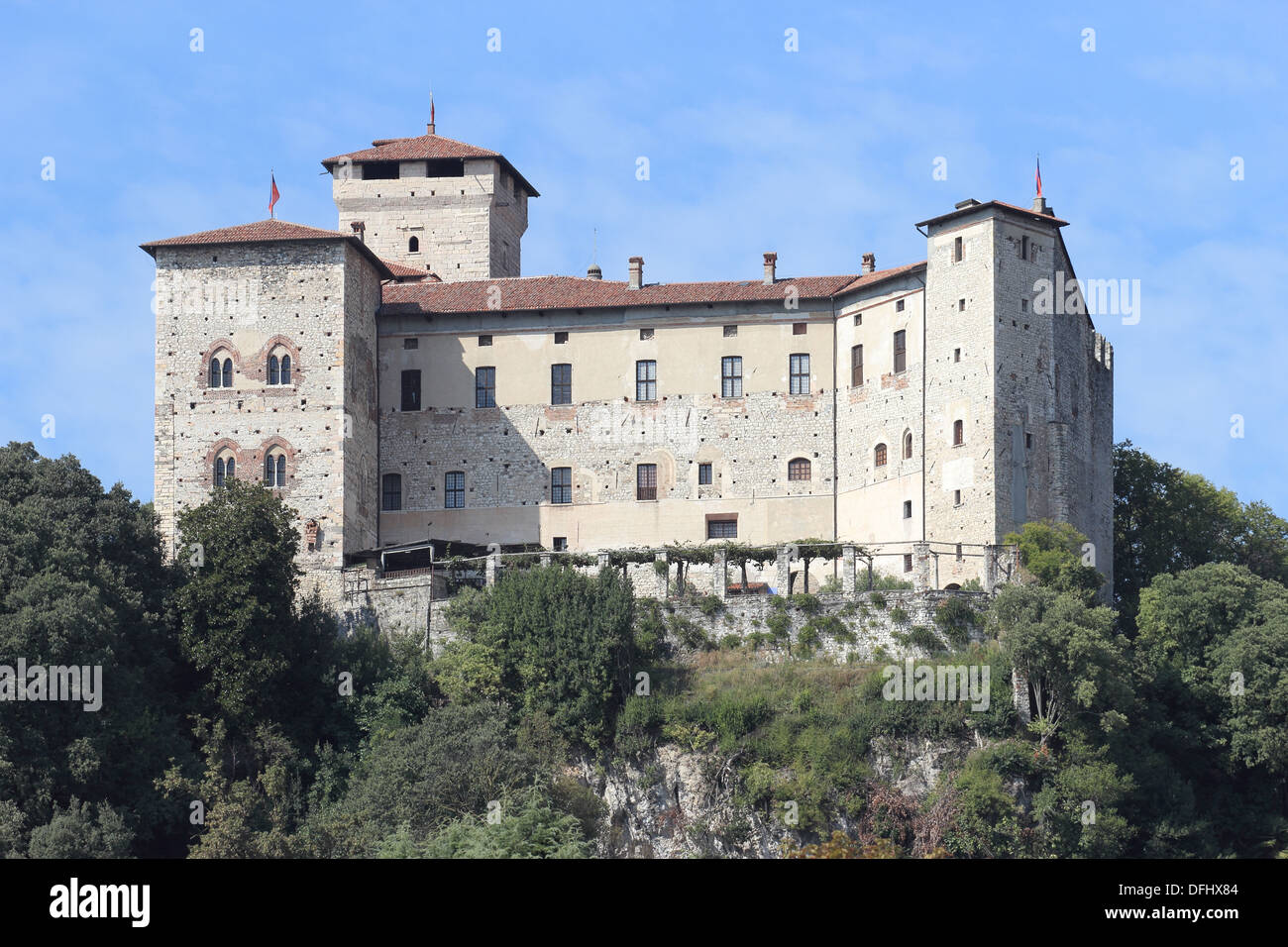Castello ad angera immagini e fotografie stock ad alta risoluzione - Alamy