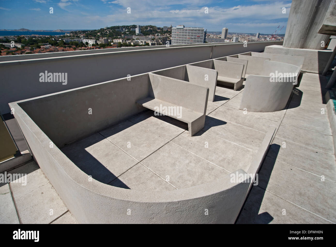 La terrazza sul tetto con terrazza vista sulla Modernist di edilizia ...