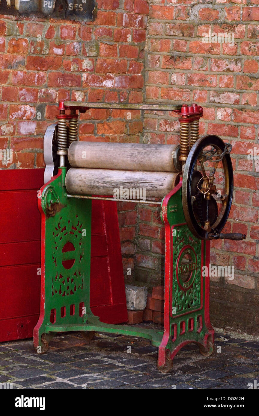 Mangle machine immagini e fotografie stock ad alta risoluzione - Alamy