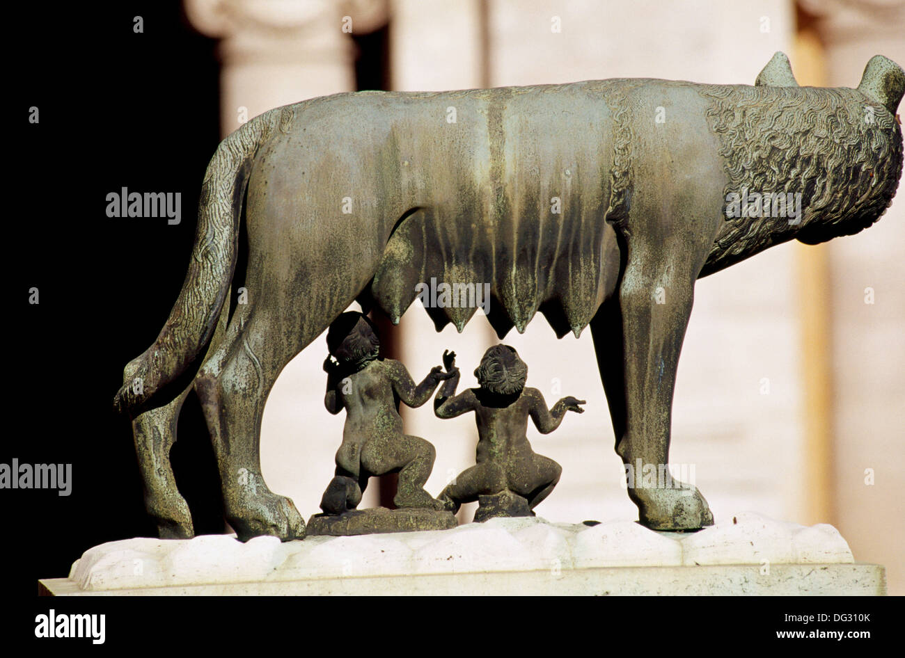 Figura di bronzo lupa capitolina con romulus e remus immagini e ...