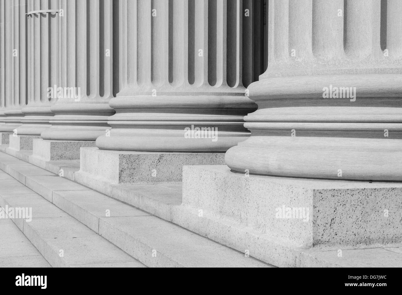 Pilastri architettura greca classica Foto e Immagini Stock in Bianco e ...