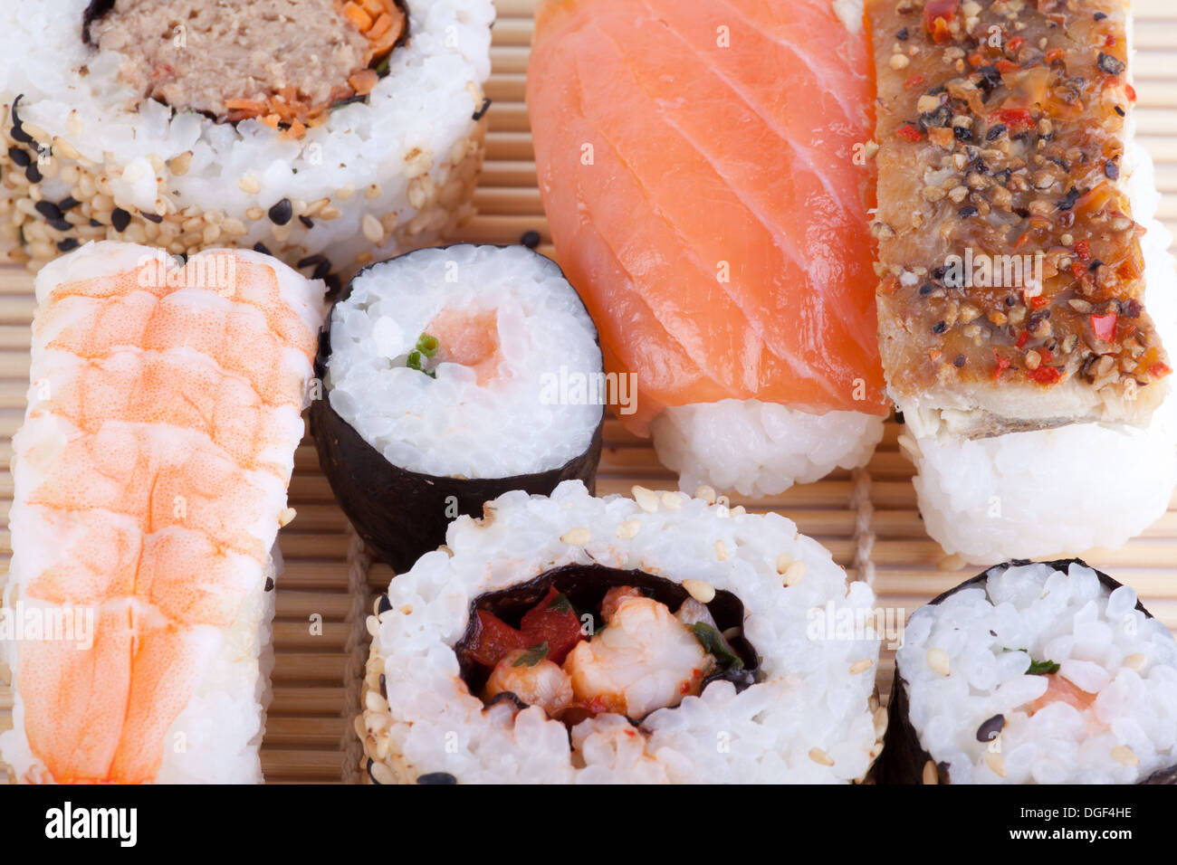 Tipi di sushi immagini e fotografie stock ad alta risoluzione - Alamy