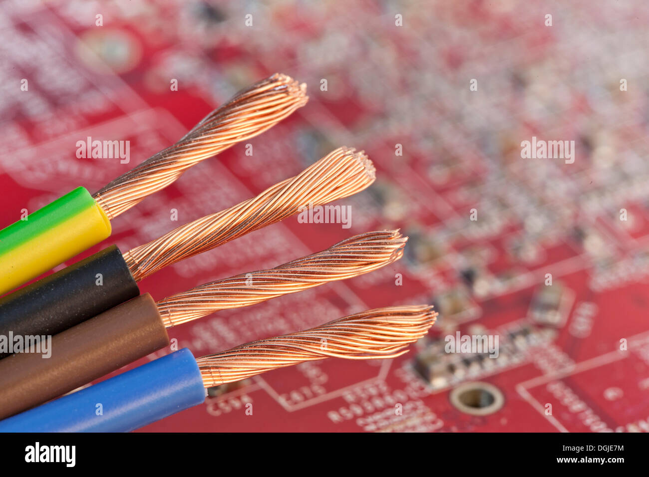 Cavi del pcb a bordo immagini e fotografie stock ad alta risoluzione ...