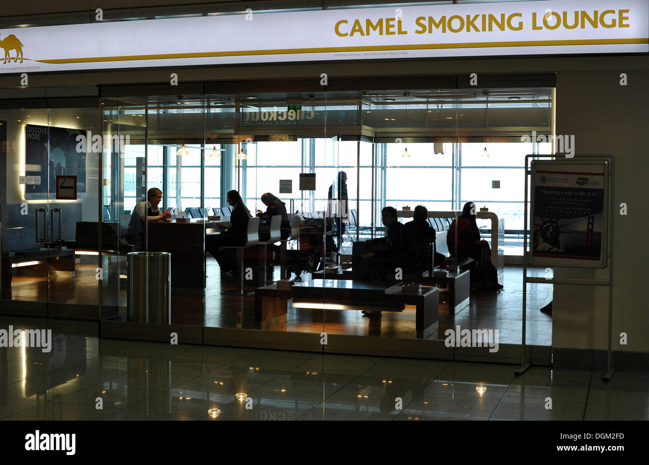 Cabina per fumatori immagini e fotografie stock ad alta risoluzione - Alamy
