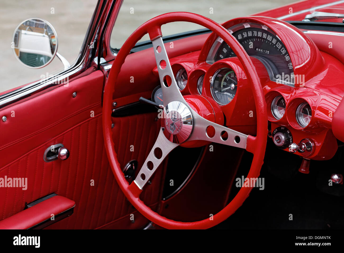 Red cockpit con un rosso volante, Corvette C1 Cabrio, US-americano auto ...