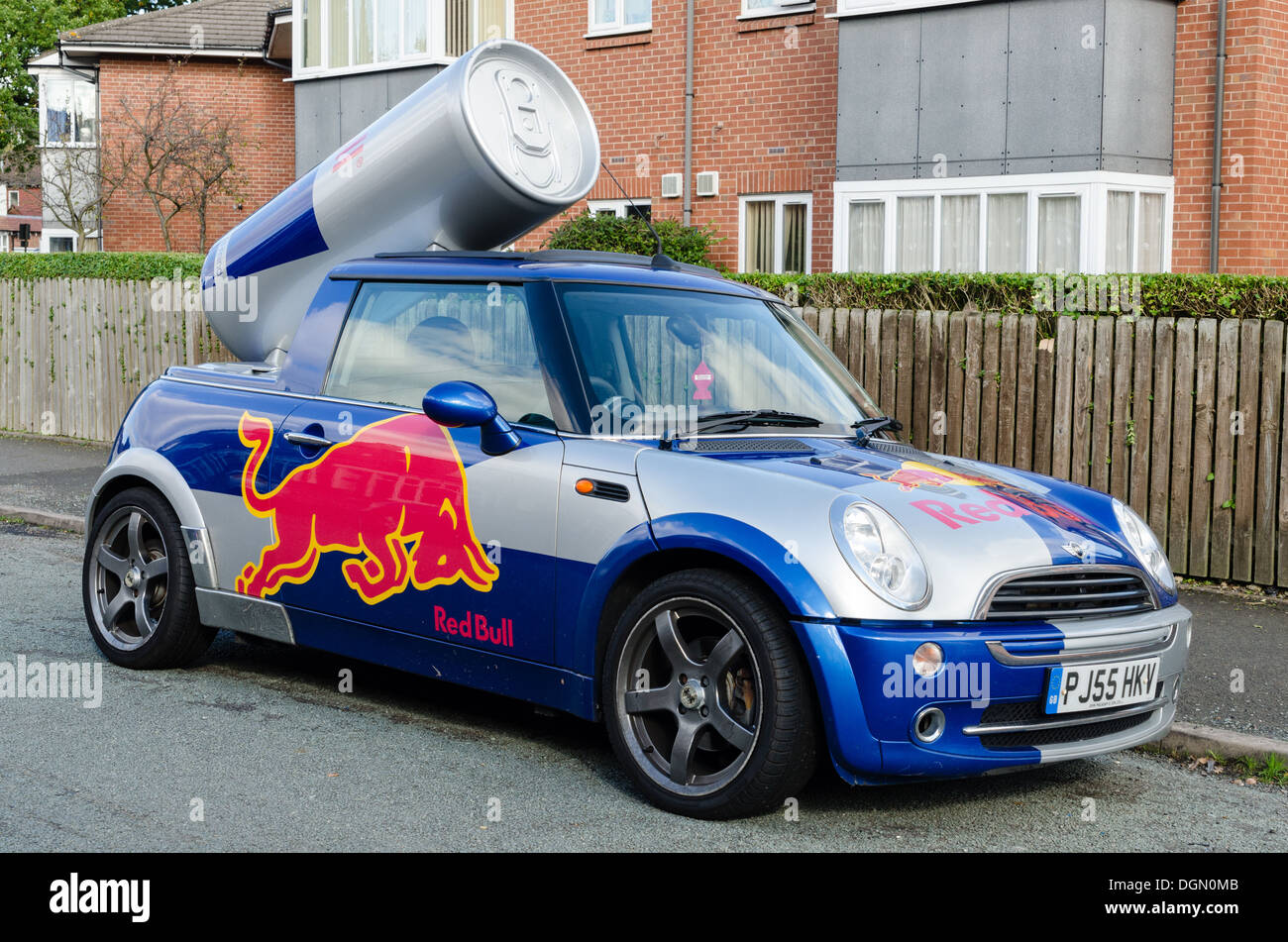 Red bull mini car immagini e fotografie stock ad alta risoluzione - Alamy
