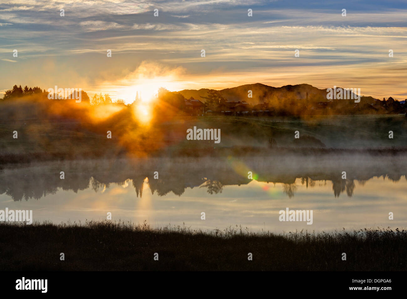 Alba sul lago Sengsee, Osterseen laghi, Iffeldorf, regione ...