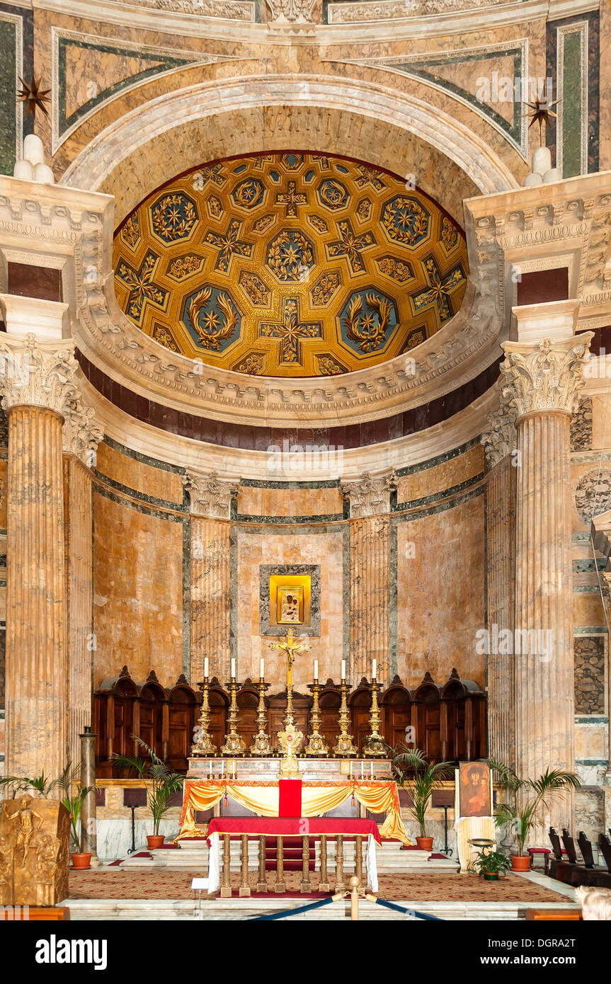 Altare in stile medievale immagini e fotografie stock ad alta ...