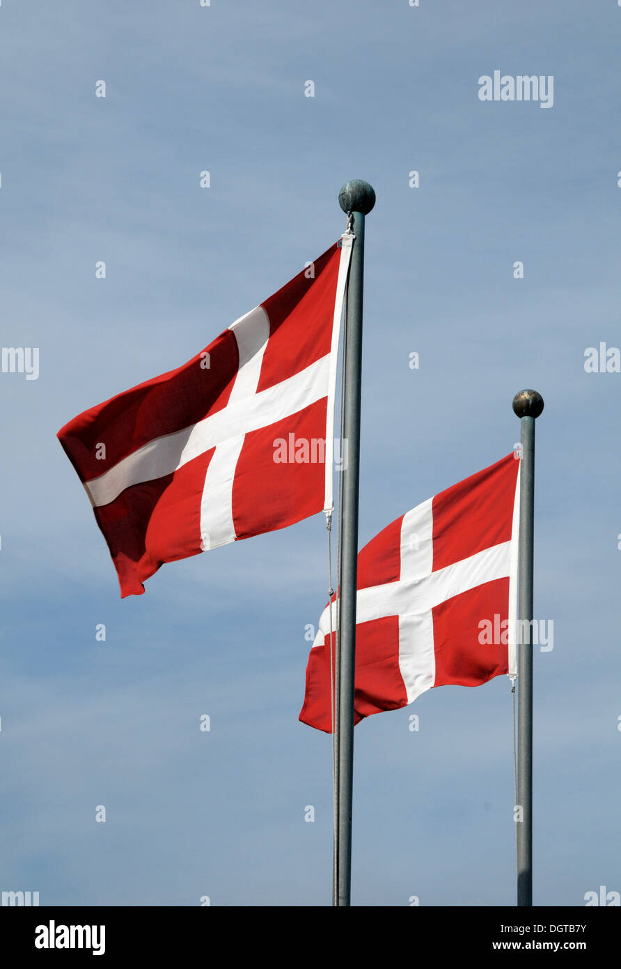 Due bandiere danesi immagini e fotografie stock ad alta risoluzione - Alamy