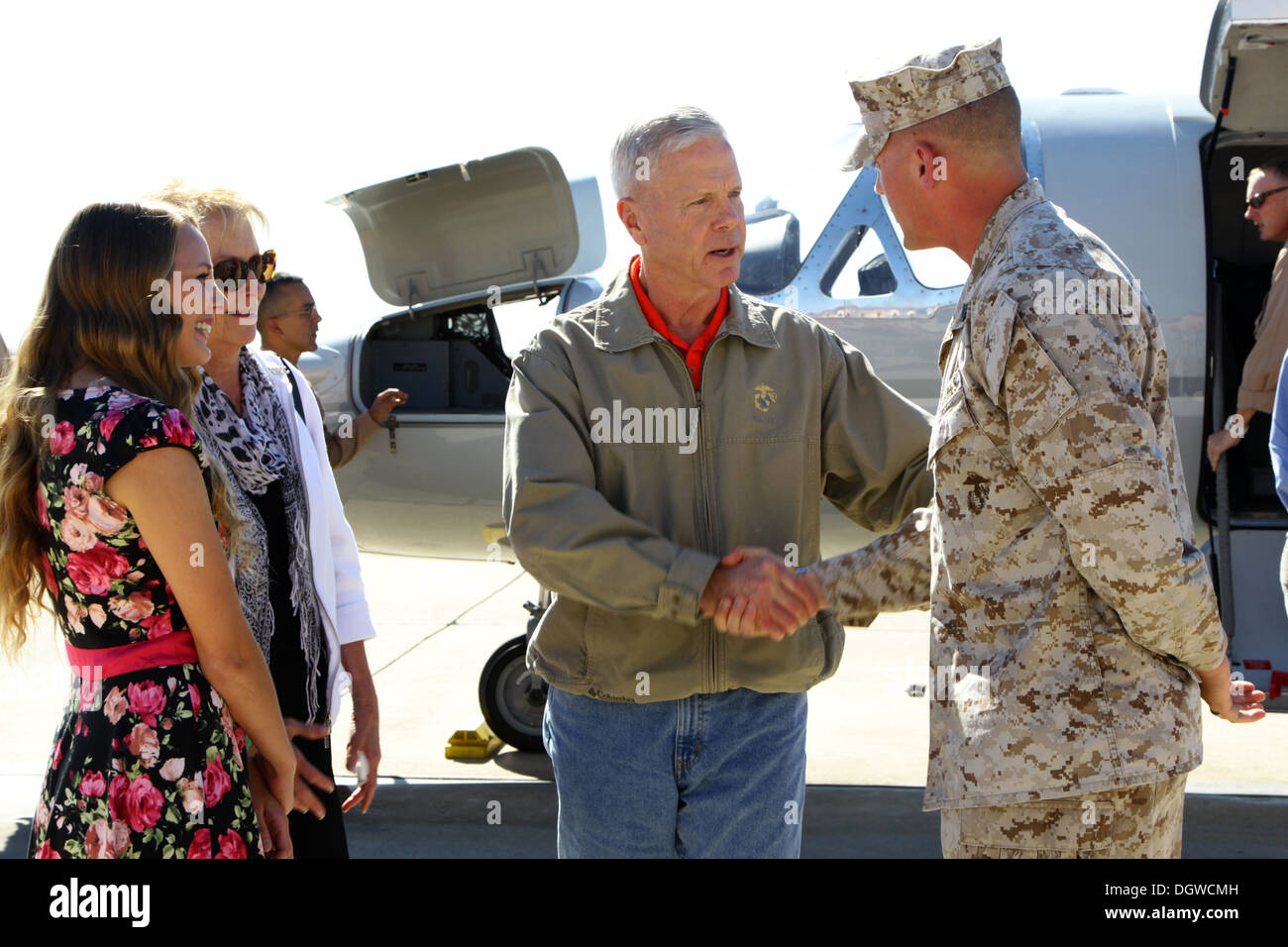 Saluta sgt christopher un priore immagini e fotografie stock ad alta ...