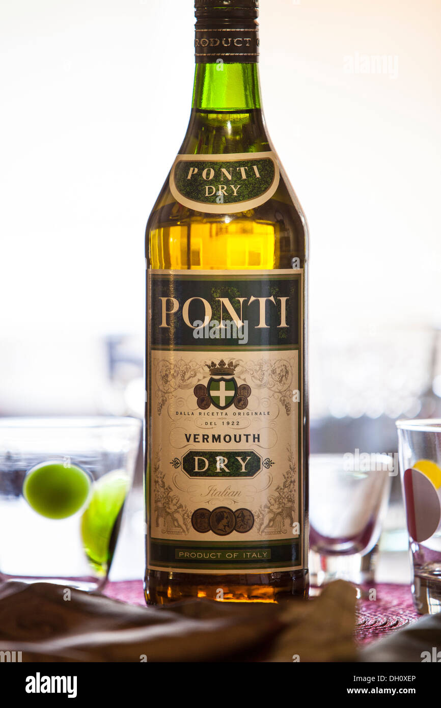 Vermut seco immagini e fotografie stock ad alta risoluzione - Alamy