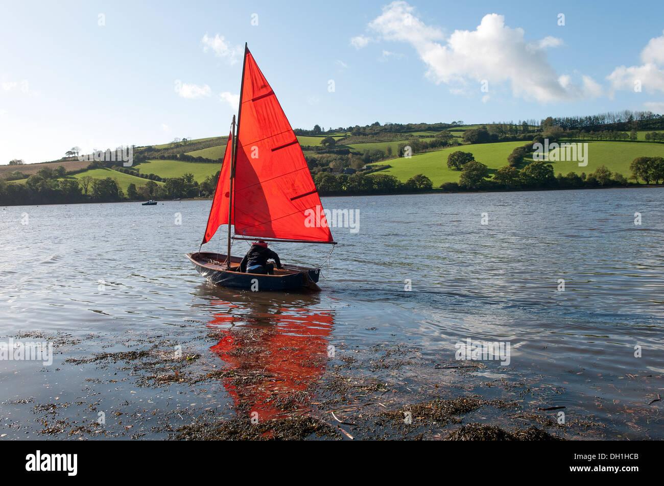 Barca a vela sul dardo del fiume immagini e fotografie stock ad alta ...