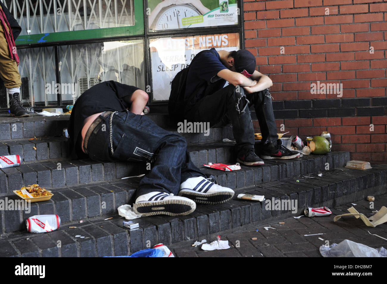 Uomini ubriachi immagini e fotografie stock ad alta risoluzione - Alamy