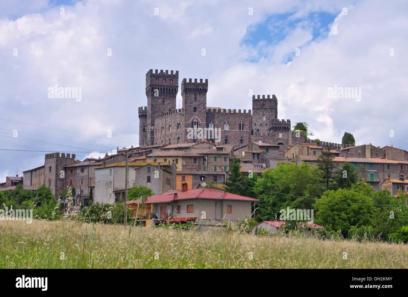 Castle torre alfina immagini e fotografie stock ad alta risoluzione - Alamy