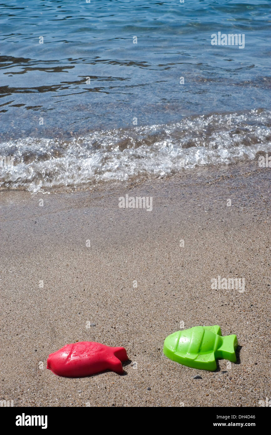 Plastica sulla spiaggia in plastica immagini e fotografie stock ad alta ...