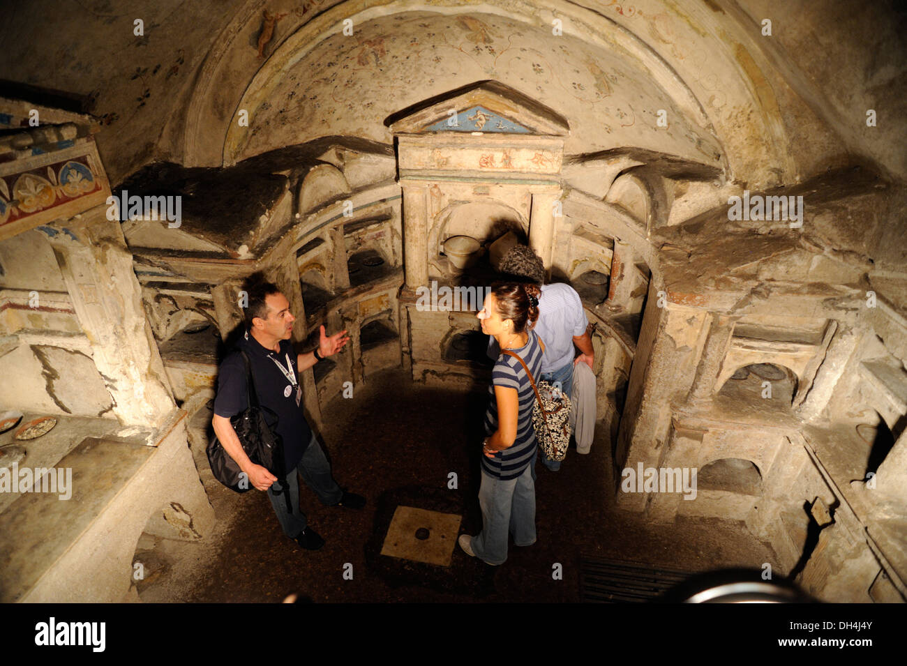 Antica tomba romana immagini e fotografie stock ad alta risoluzione - Alamy