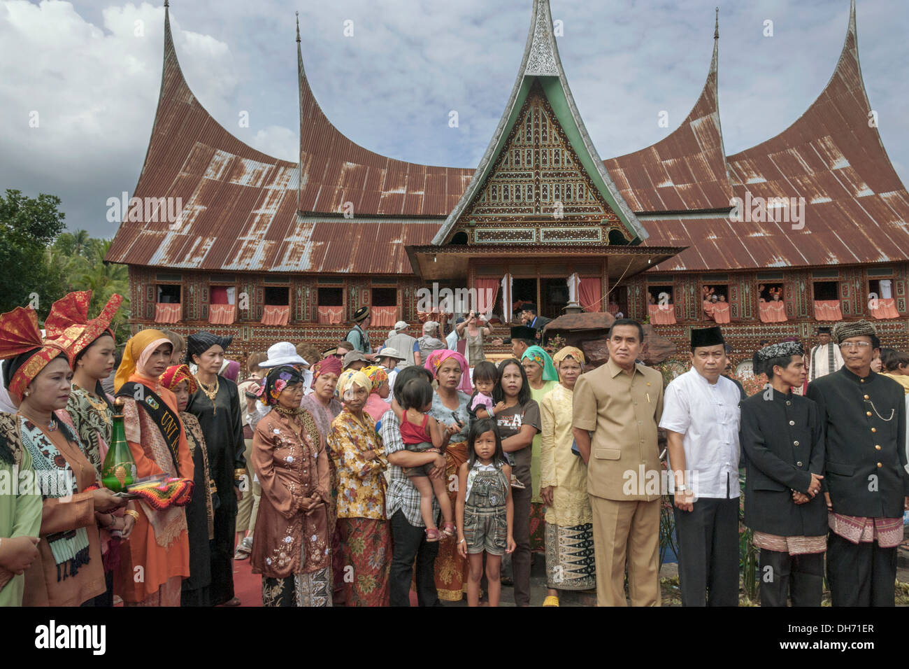 Rumah bagonjong immagini e fotografie stock ad alta risoluzione - Alamy