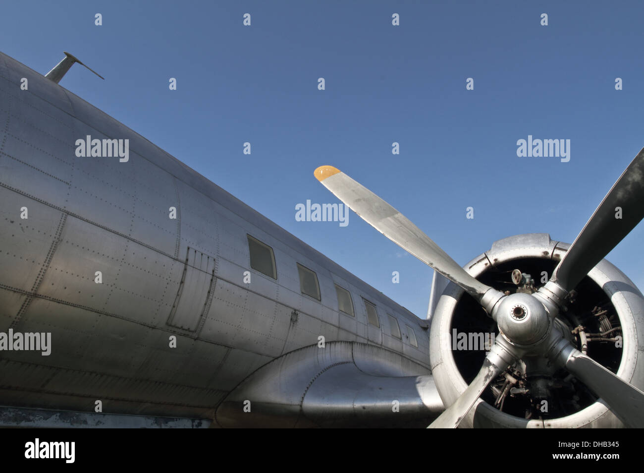 Aereo storico bianco con elica nera immagini e fotografie stock ad alta ...
