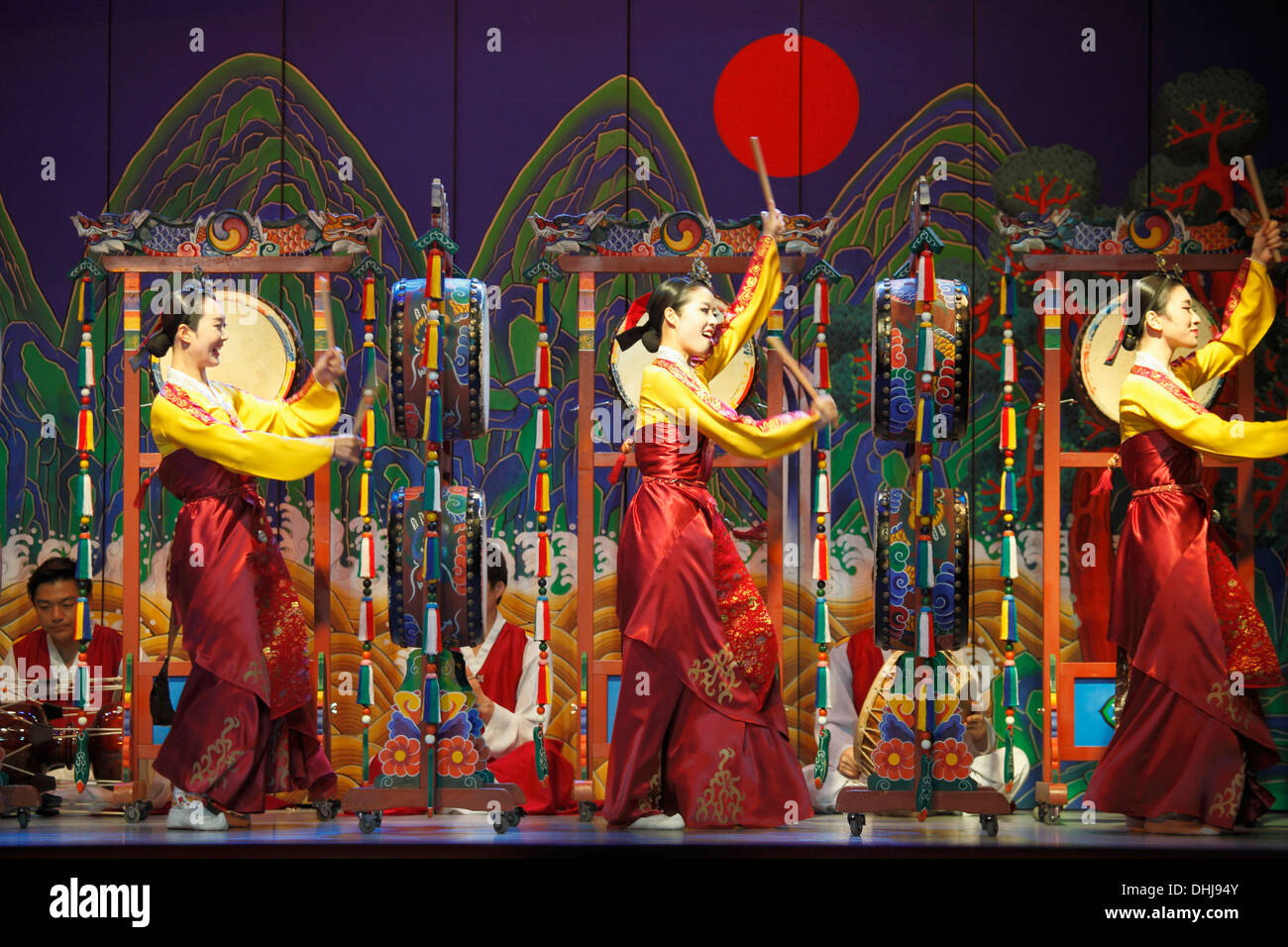 Danza del tamburo immagini e fotografie stock ad alta risoluzione - Alamy