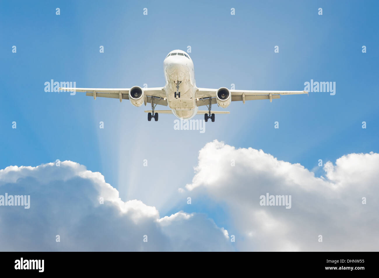Volare nel cielo blu immagini e fotografie stock ad alta risoluzione ...