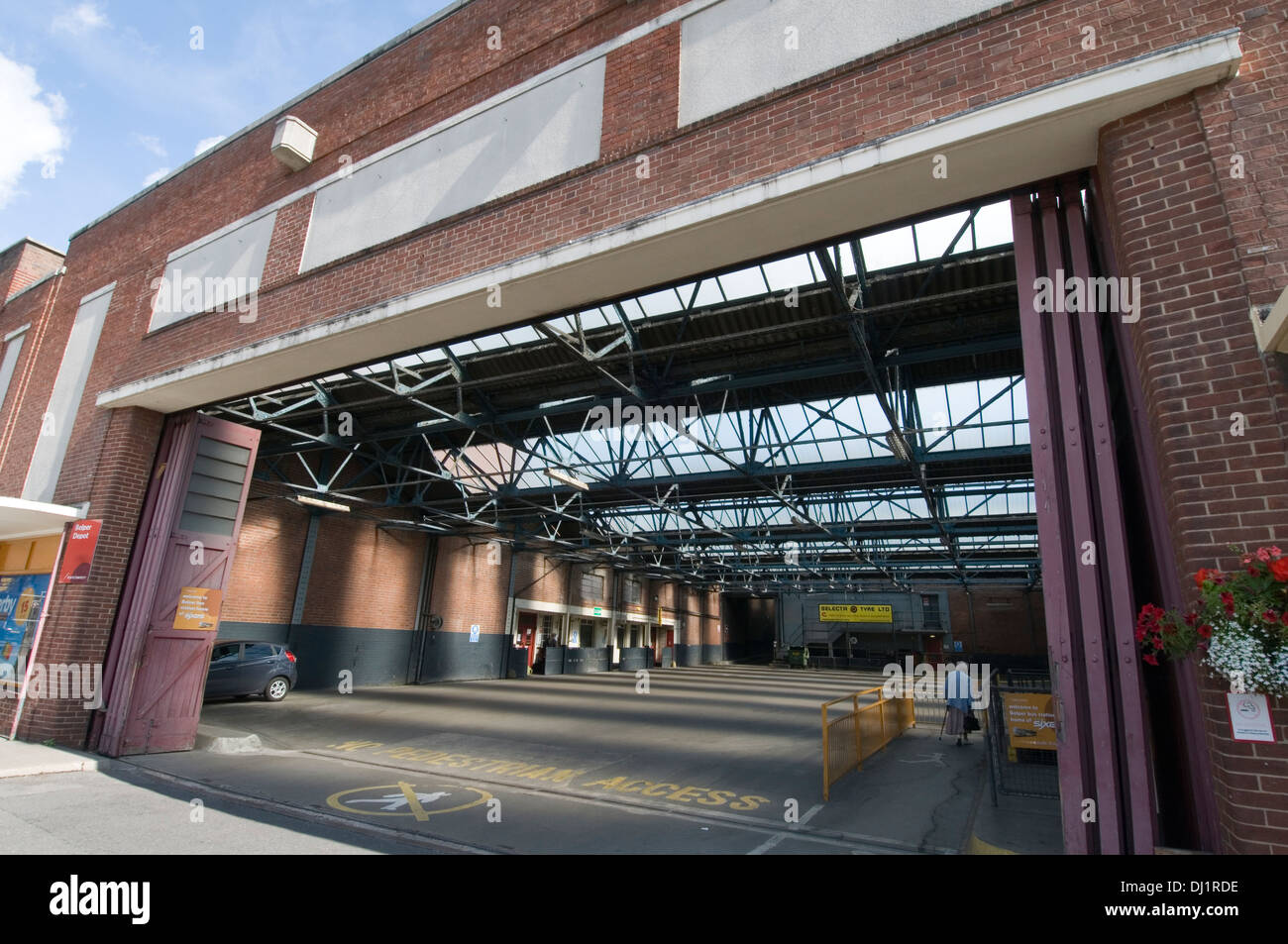 Garage per autobus immagini e fotografie stock ad alta risoluzione - Alamy