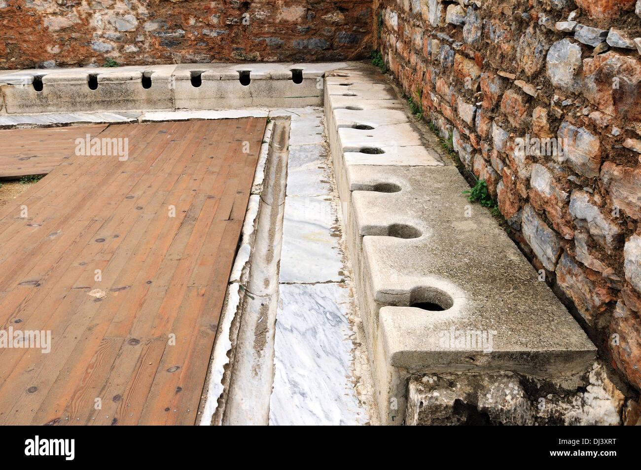 Latrine toilets immagini e fotografie stock ad alta risoluzione - Alamy