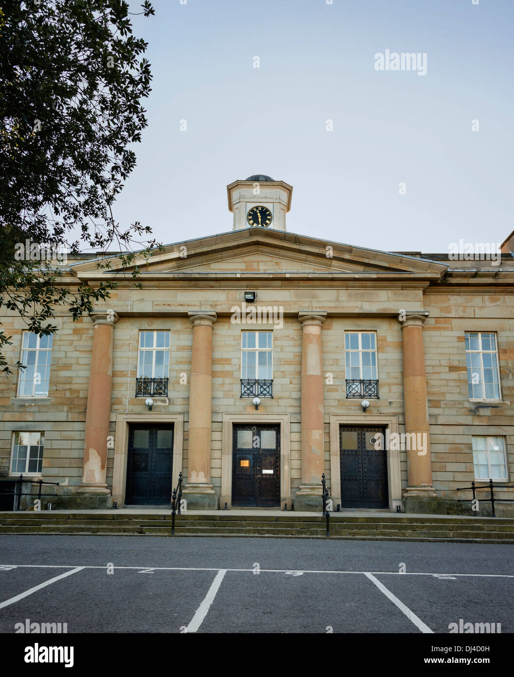 The crown court immagini e fotografie stock ad alta risoluzione - Alamy