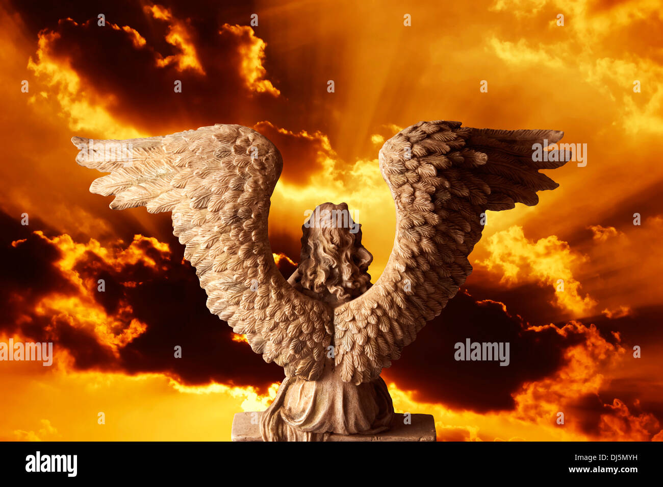 Statua con le ali immagini e fotografie stock ad alta risoluzione - Alamy