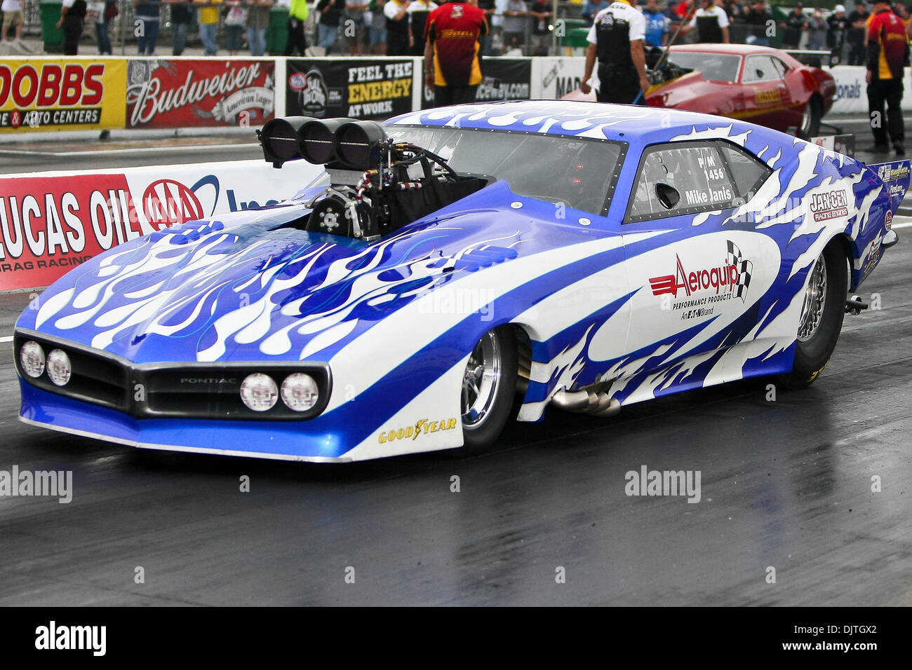 30 Aprile 2010: Pro mod driver Mike Janis si prepara a testa in giù la ...