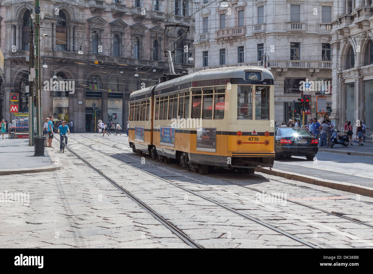 Milano tram immagini e fotografie stock ad alta risoluzione - Alamy