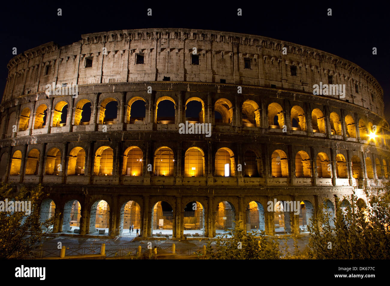 Colpo di notte del colosseo immagini e fotografie stock ad alta ...