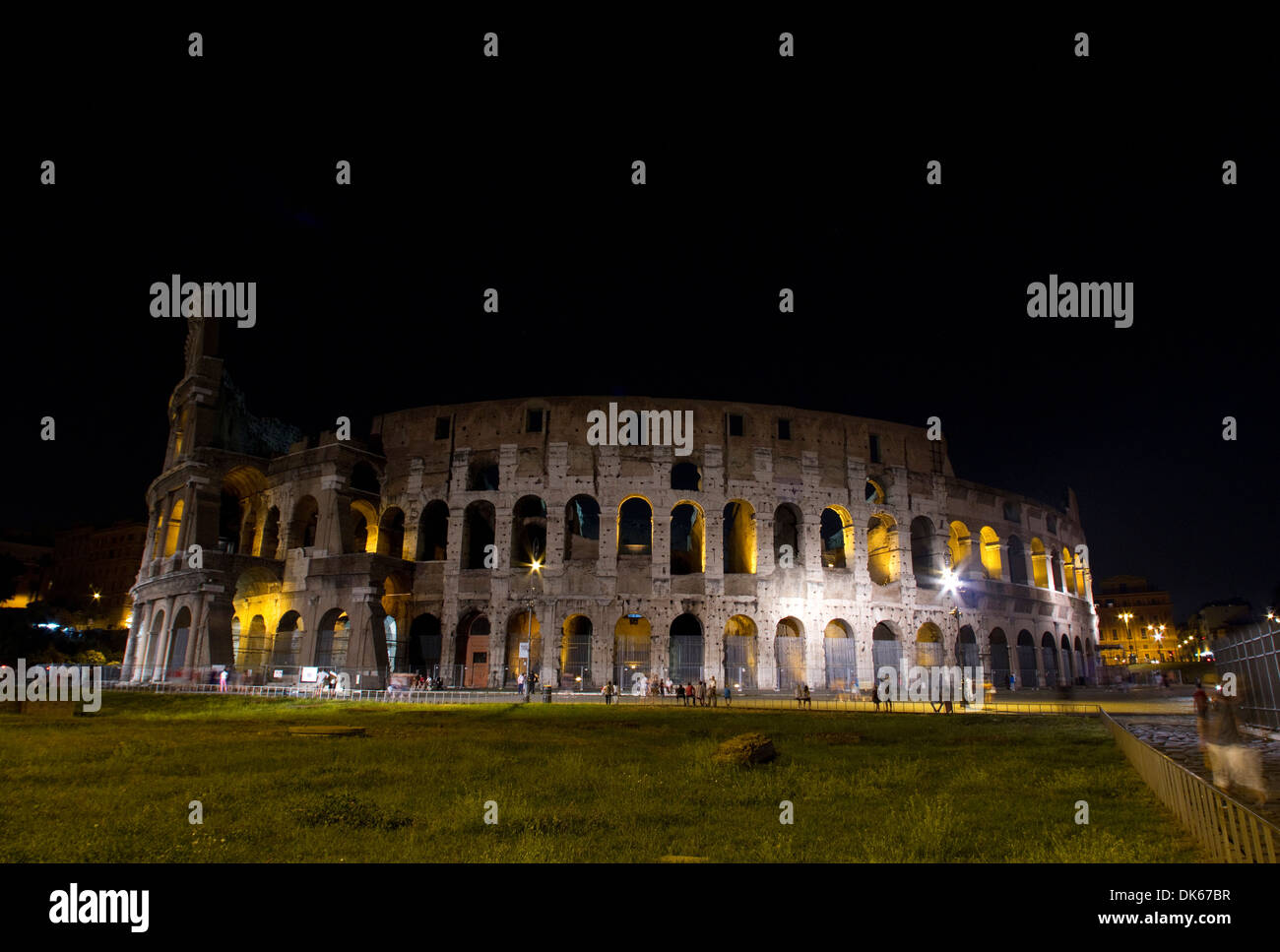 Colpo di notte del colosseo immagini e fotografie stock ad alta ...