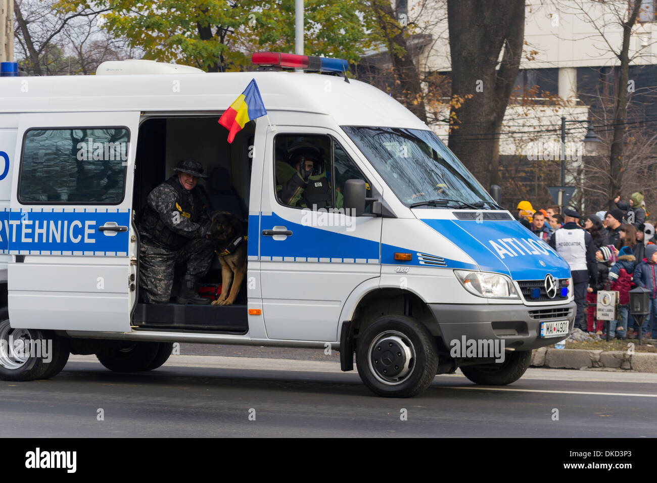 La polizia rumena Bomb Squad in una Mercedes-Benz Sprinter Van - 1 ...