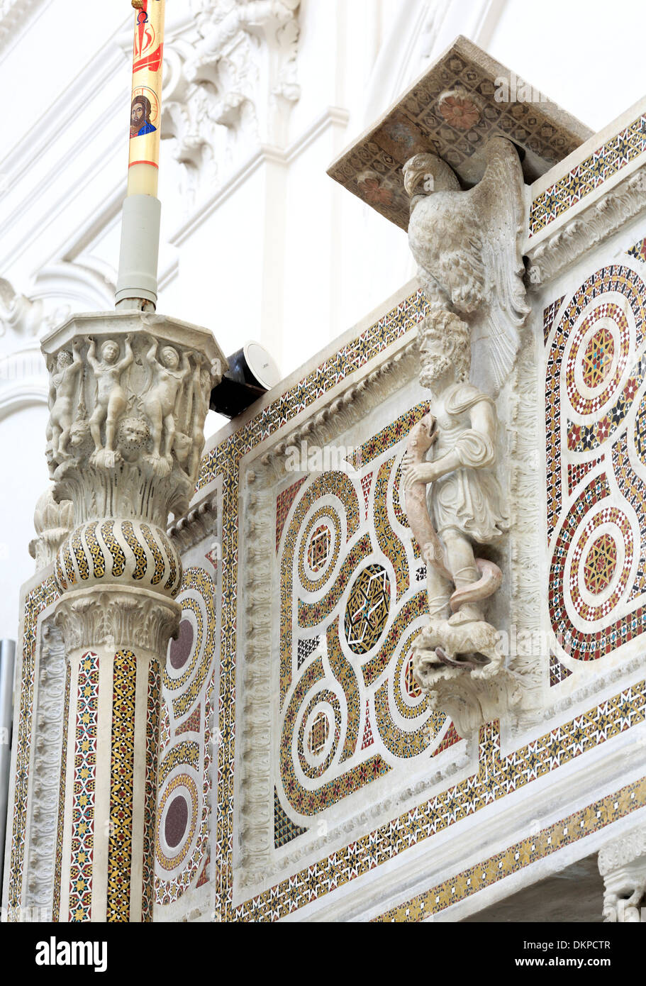 Pulpito romanico immagini e fotografie stock ad alta risoluzione - Alamy