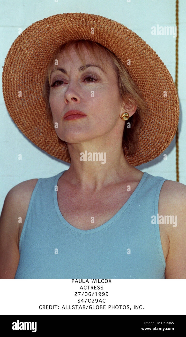 Paula wilcox immagini e fotografie stock ad alta risoluzione - Alamy