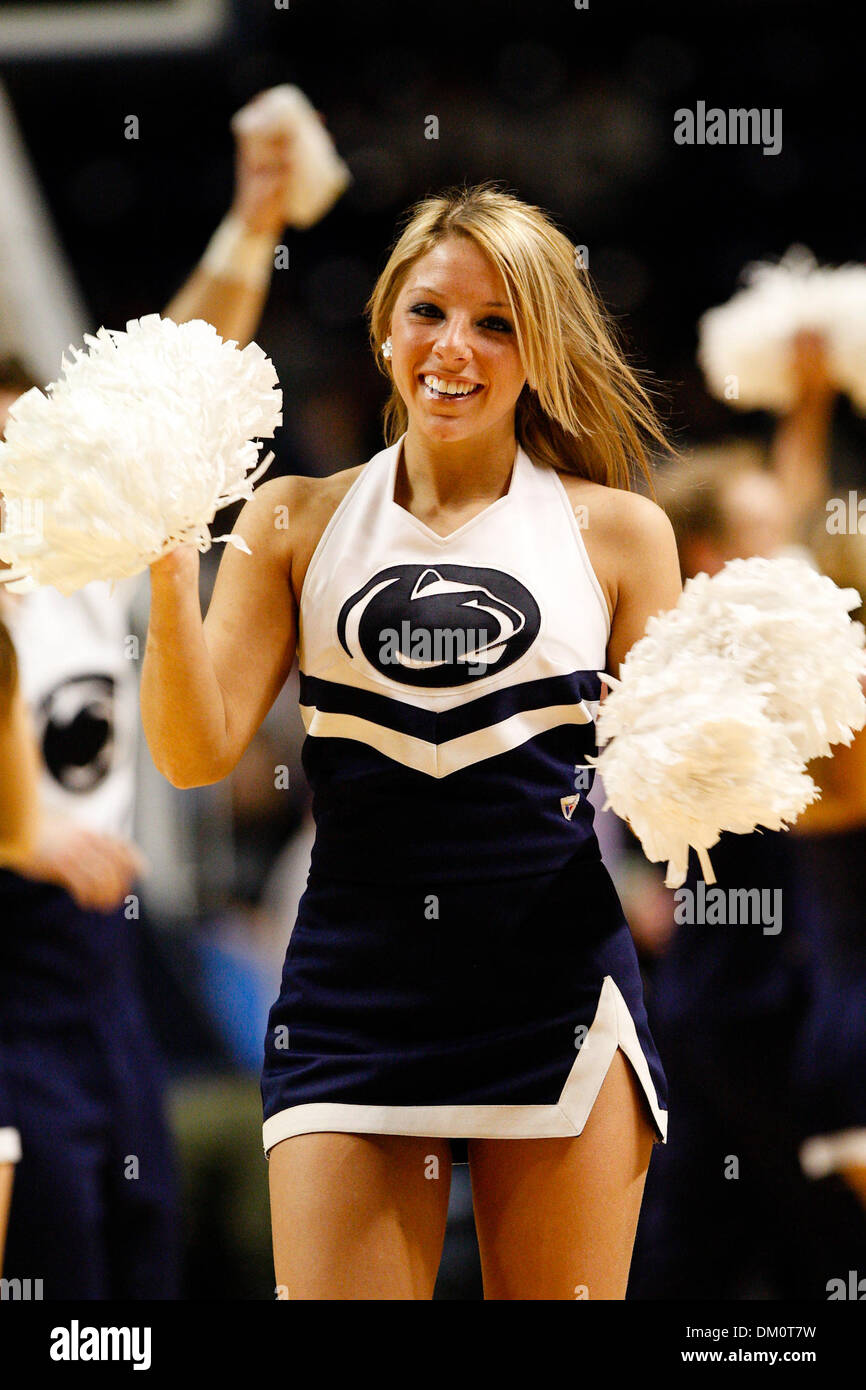 Penn state cheerleaders immagini e fotografie stock ad alta risoluzione ...