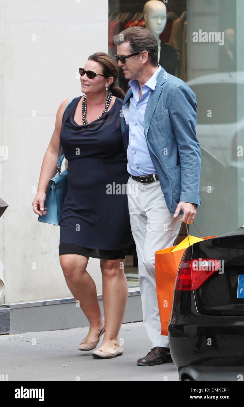 Pierce Brosnan e sua moglie Keely Shaye Smith prendere un romantico ...