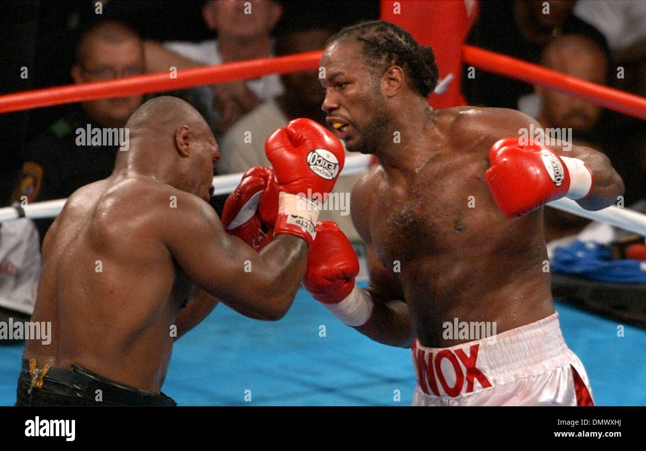 Heavyweight mike tyson lennox lewis immagini e fotografie stock ad alta ...