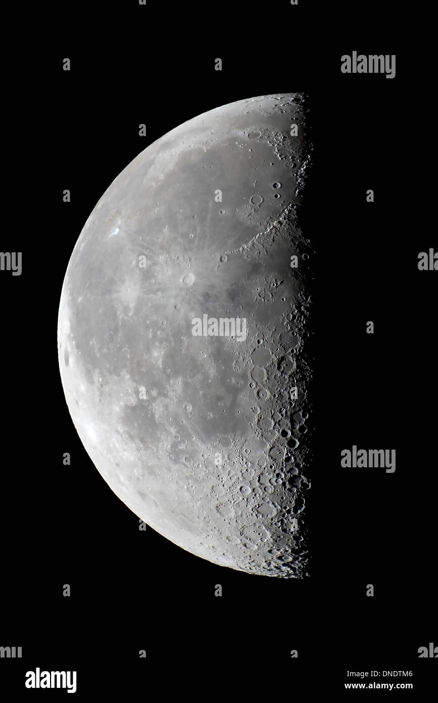 L'ultimo quarto di luna immagini e fotografie stock ad alta risoluzione ...