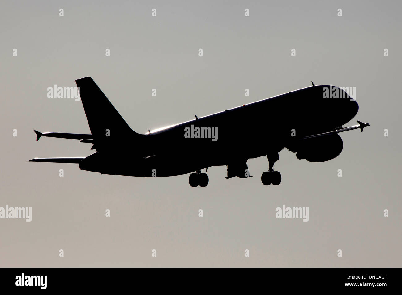 Aereo in decollo aereo immagini e fotografie stock ad alta risoluzione ...