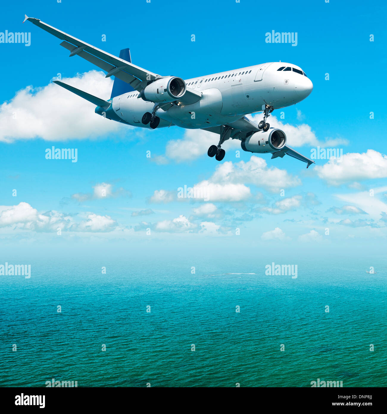 Aereo che atterra sul mare immagini e fotografie stock ad alta ...