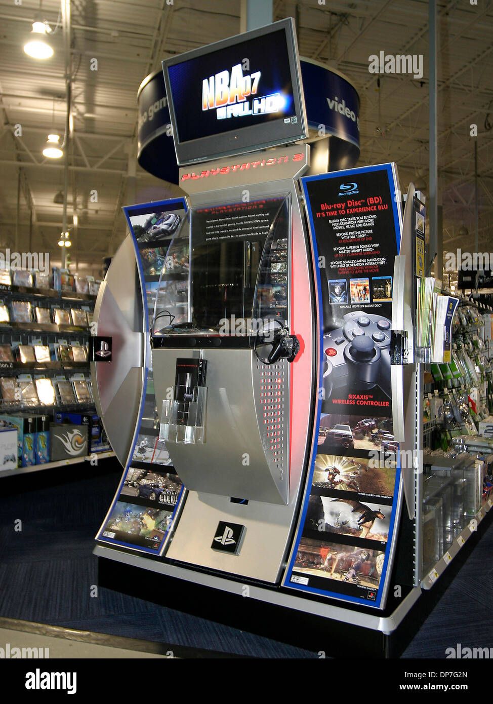 Nov 17 2006 Essex MD Stati Uniti d America Best Buy piu recente dotato di display Sony Playstation 3 sistema di video gioco. Video Gioco di fedeli hanno avuto la prima occasione di