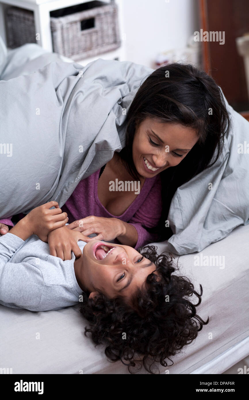 Solletico bambino immagini e fotografie stock ad alta risoluzione - Alamy